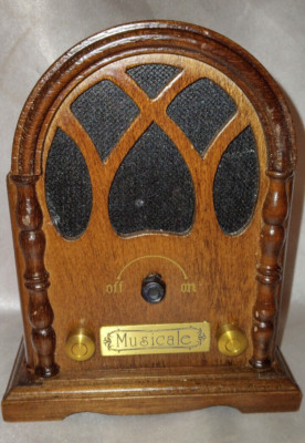 WOODEN RADIO MUSIC BOX PLAYS MEMORY | eBay