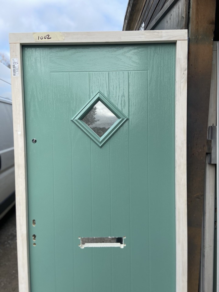 1002-2095 CHARTWELL GREEN COTTAGE STYLE FRONT DOOR IN TREATED TIMBER ...