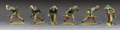 KING & COUNTRY WW2 GERMAN ARMY WS363 GERMAN SOLDIER RUNNING FOR COVER ...