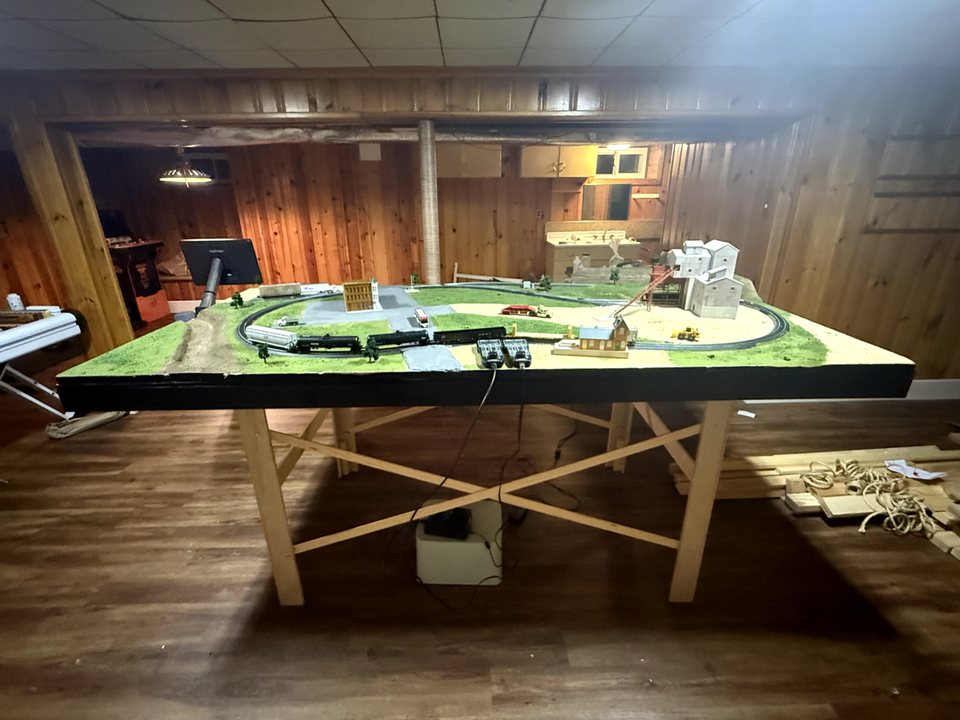 Ho Scale Dcc 4 x 8 layout with buildings, freight cars, and vehicles | eBay