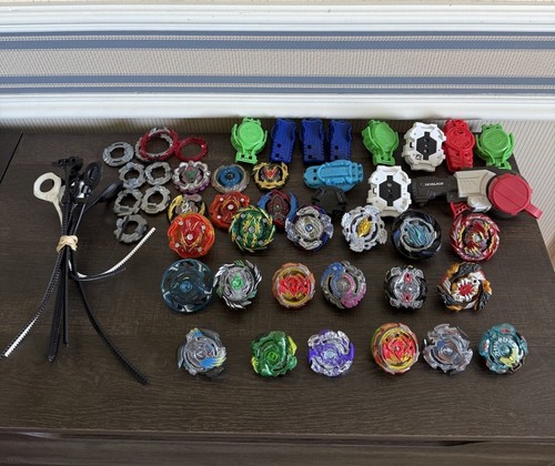 Takara Tomy/Hasbro Beyblade Huge Lot Of 18 Metal Fight w/Launchers ...