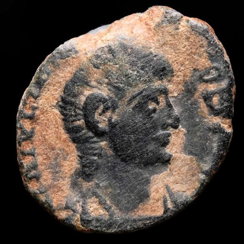 *Lucernae* Julian II Nummus SPES REIPVBLICE - VA / TCON Arles 355-360 ...