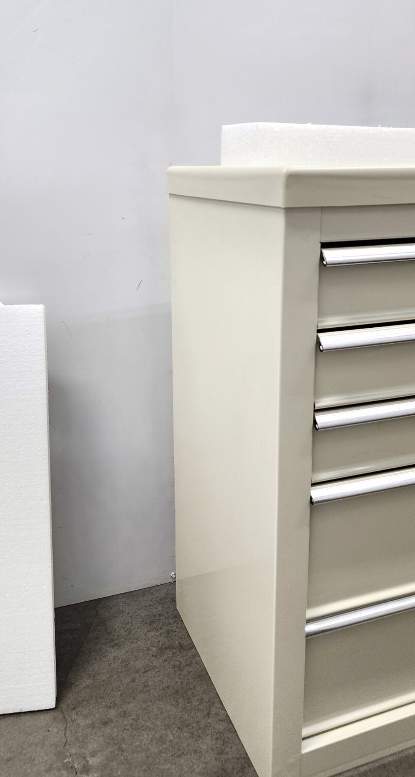 Global Industrial 5-Drawer Medical Bedside Cart w/ Key Lock, 24-1/2"L x ...