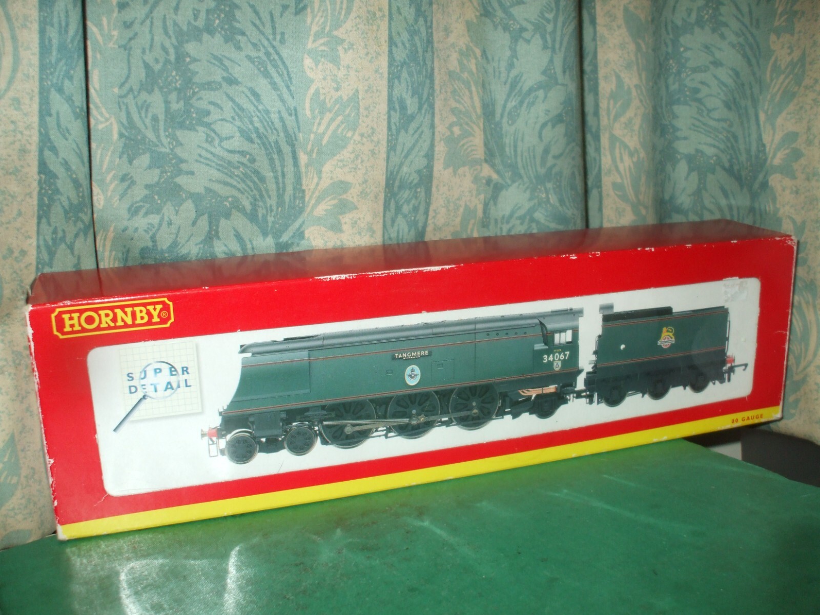 Hornby R2221 OO Gauge Streamlined Battle Of Britain Tangmere BB Class ...