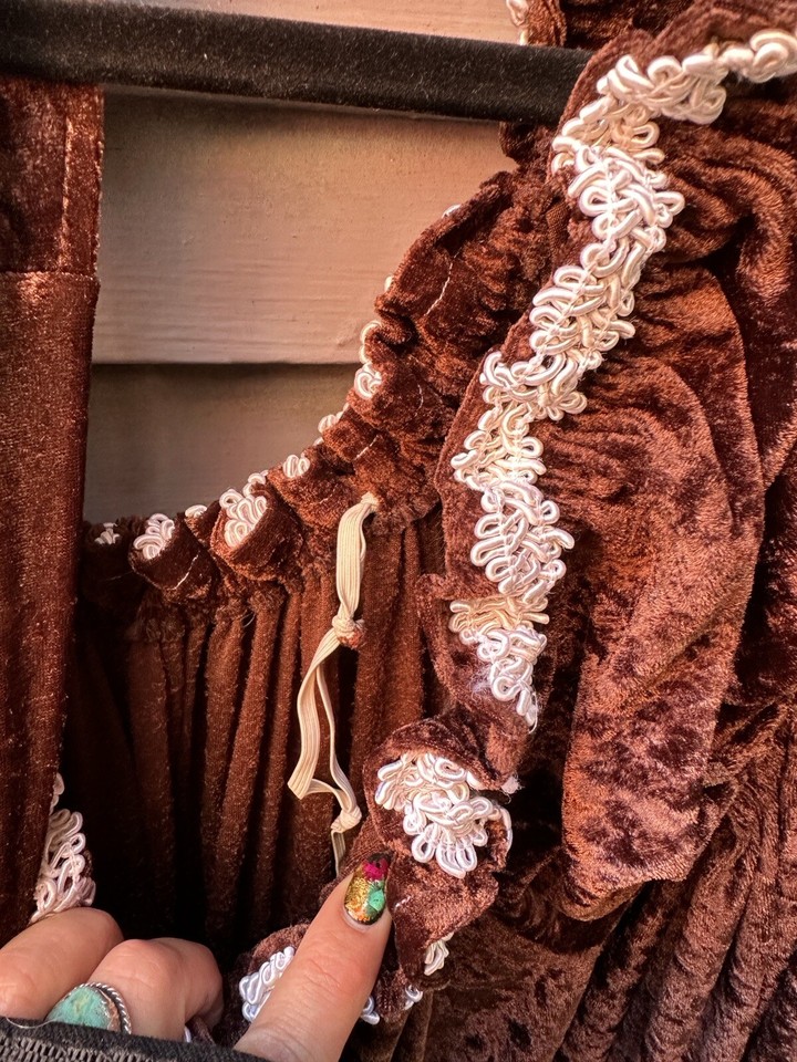 Brown velvet Renaissance dress-boss Wench-cosplay-medieval-witch ...