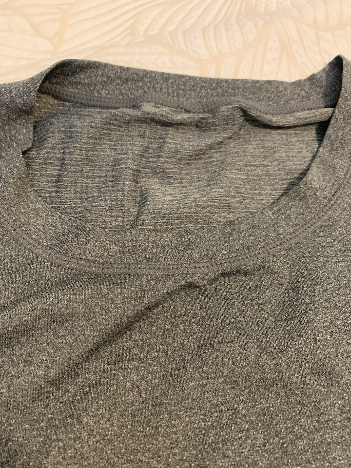 Vuori Tradewind Workout T Shirt Gray Short Sleeve Crew Neck Mens Size ...