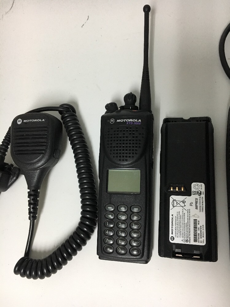 Motorola XTS3000 III UHF 403-470 Mhz P25 Digital Portable Radio ...