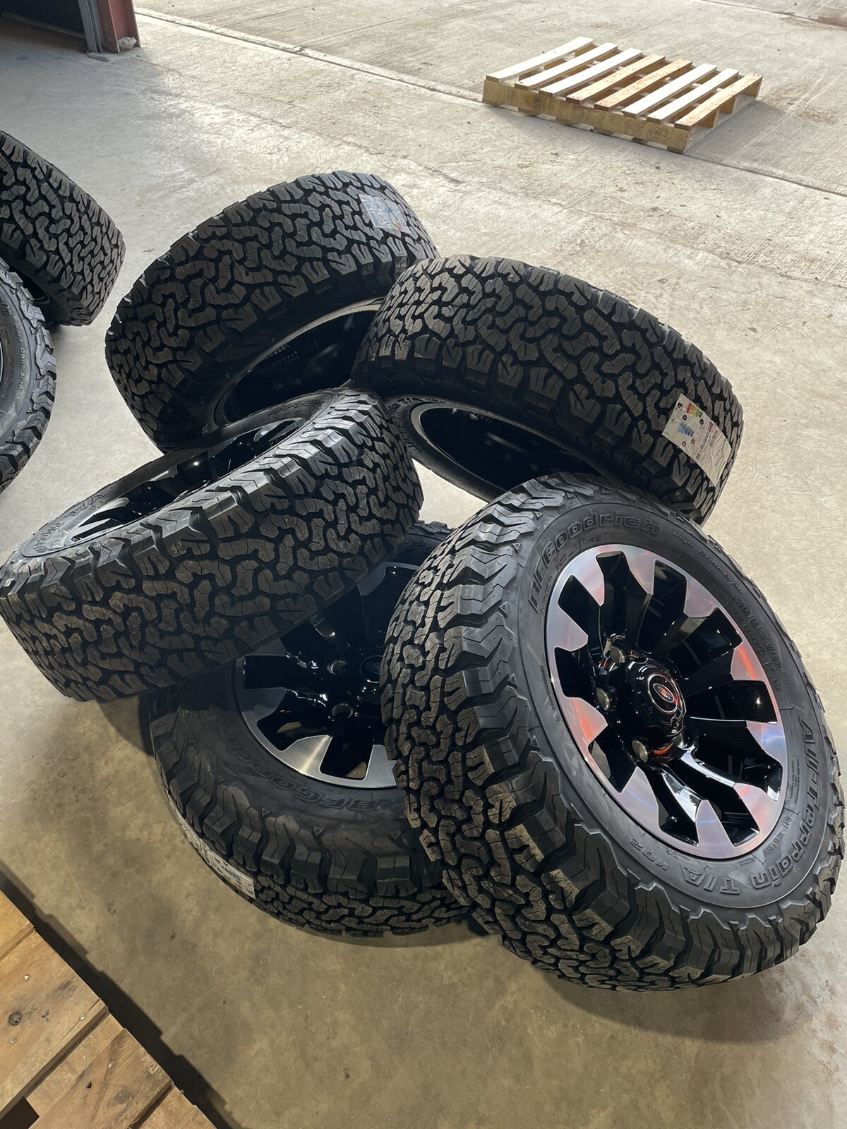 Genuine Land Rover Defender Sawtooth 18 Inch Alloy Wheels with BFG ...