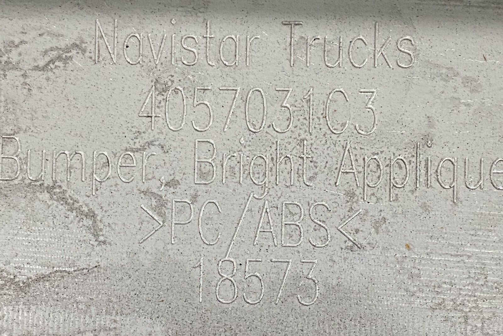 4057031C3 GENUINE INTERNATIONAL NAVISTAR - BUMPER, CENTER GRILLE ASSY ...