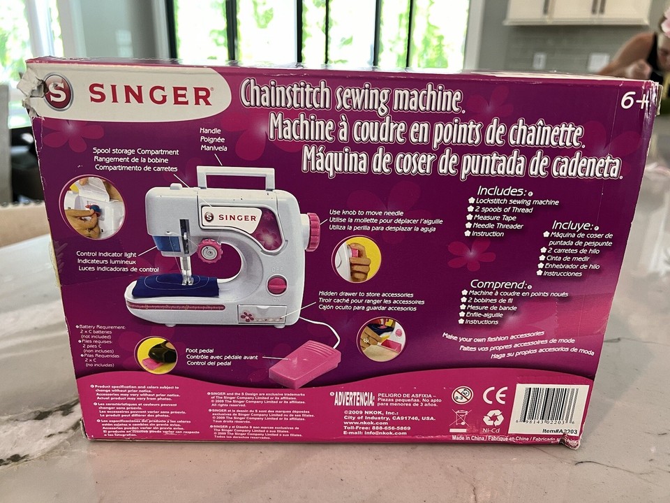 Kids Singer Zig Zag Chainstitch Sewing Machine in Original Box With ...