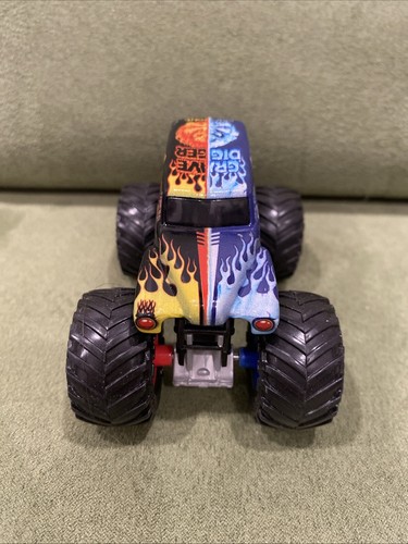 Monster Jam Monster Truck 1:64 Grave Digger Fire Ice Split Paint ...