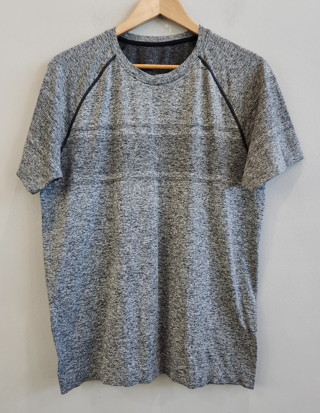 Rhone Shirt Mens Medium Gray Short Sleeve Activewear Performance ...