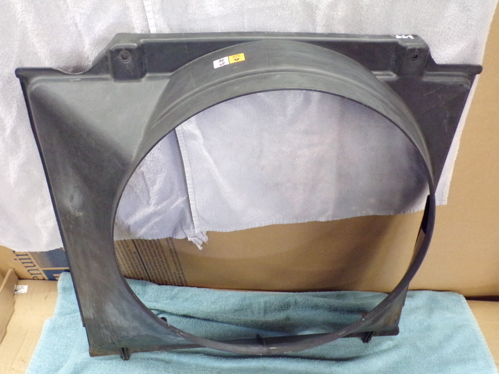 99-04 Ford Excursion F250 F350 V10 radiator Outer Fan Shroud YC35-8146 ...