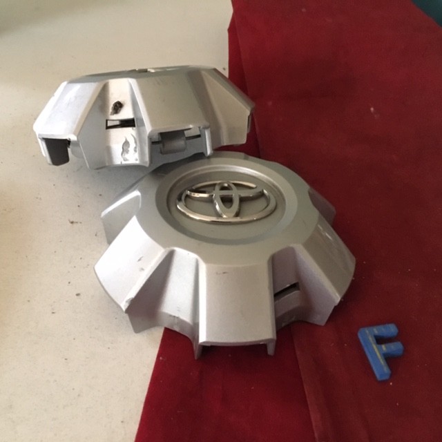 2013-2019 Toyota 4Runner Center Cap 4260B35070 | OE | Right | Silver ...