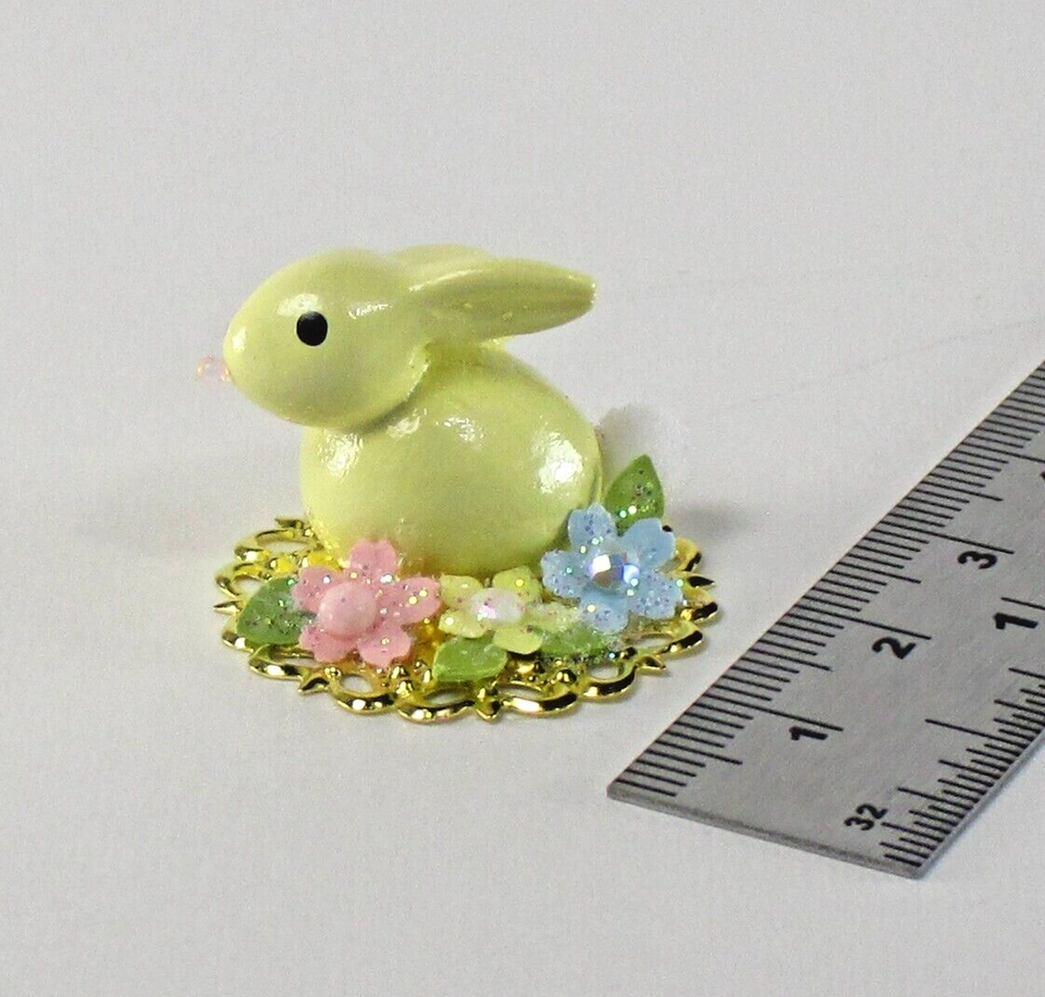 WMH Miniature Dollhouse Easter Bunny Centerpiece with Pastel Flowers ...