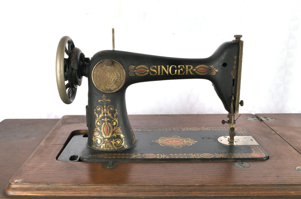 *Vintage SINGER Sewing Machine Table & Sewing Machine w. Accessories | eBay