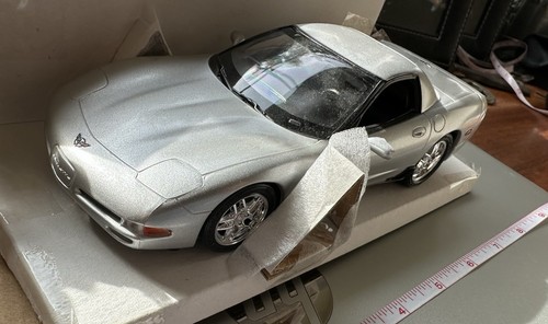 Revell 2002 Corvette Z06 Coupe • Promotional Model • Galaxy Silver • 1: ...