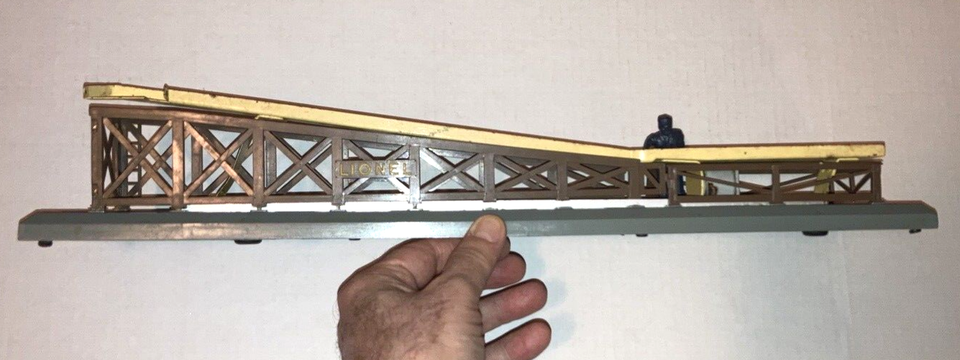 Lionel Operating Barrel Loader No 362, O Gauge Train Includes 6 Barrels ...