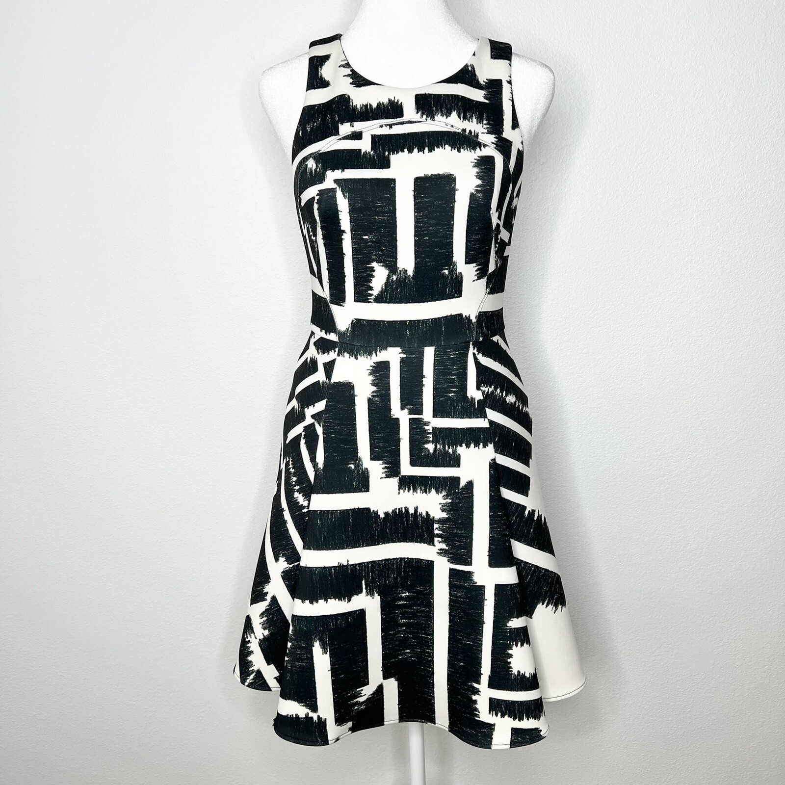 Hunter Bell HANNAH Black White Abstract Neoprene Slee… - Gem
