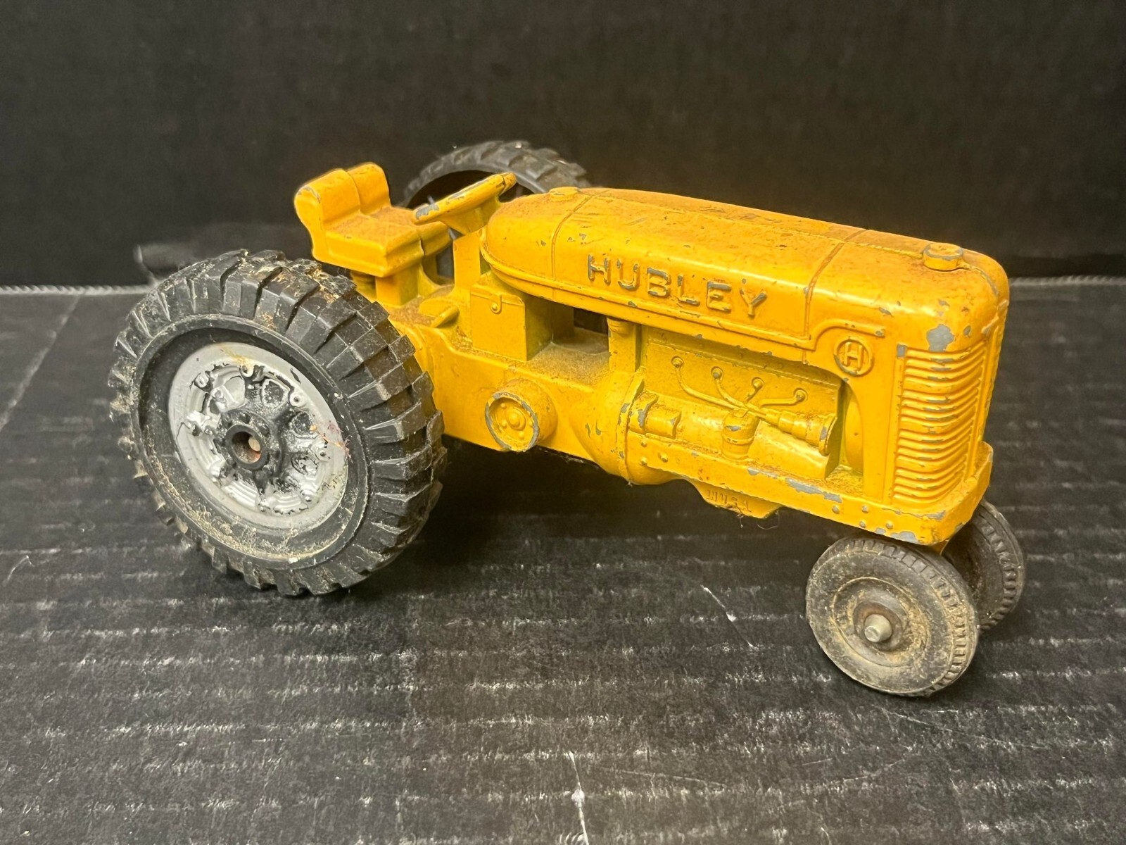 VINTAGE HUBLEY TRACTOR FARMALL "H" YELLOW ORIGINAL CAST UNCLEANED USA ...