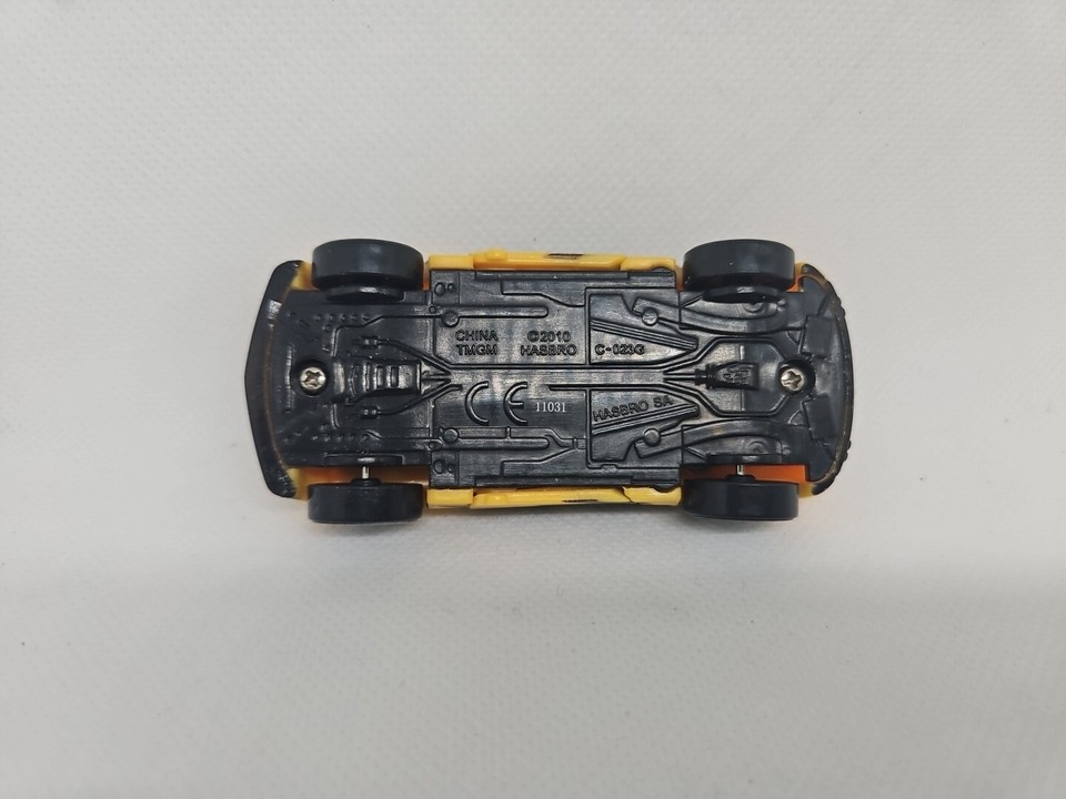 Transformers Autobot Bumblebee 2010 w/dual blasters, 3.25" Camaro car ...