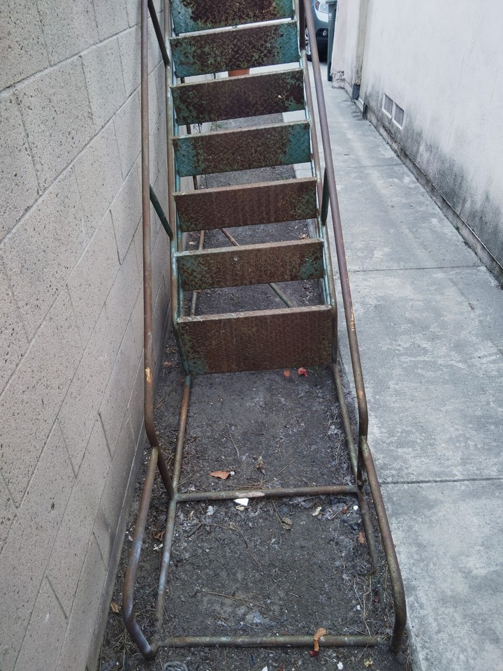 8 Step Rolling Ladder Scaffold top with wheels and stoppers. | eBay