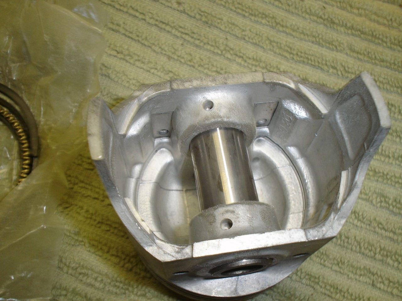 Toyota Piston Set for a 2TC 4 Cyl Engine .030 over 85mm Repco RY6007-P ...