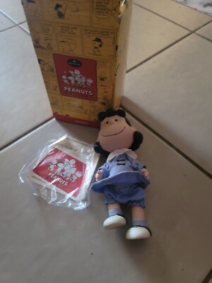 Hallmark Peanuts Gallery Porcelain Jointed Figurine Lucy ~ 2000 Limited ...