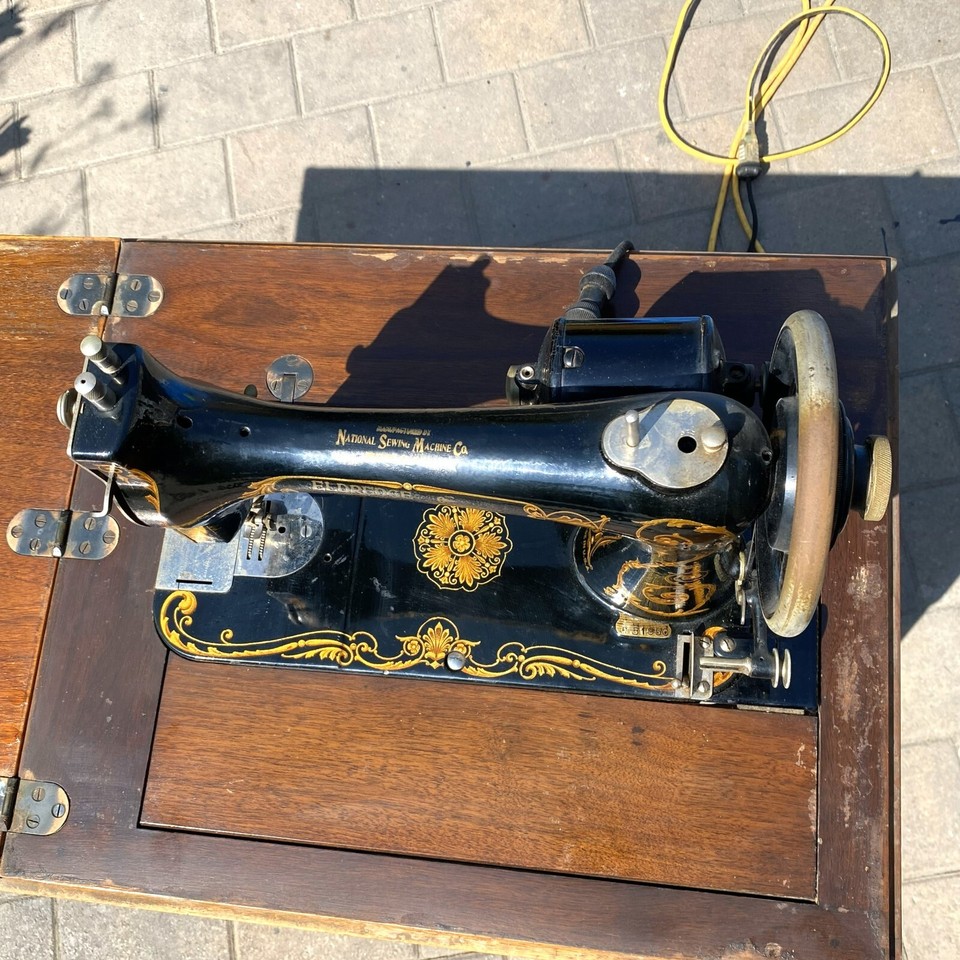 Antique National Sewing Machine Co. ELDREDGE Two Spool Portable Work ...