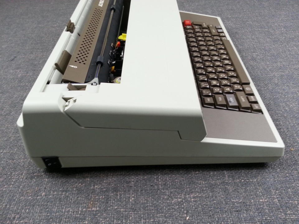 Royal Business Machines Alpha 2001 Electric Typewriter With Case Works ...