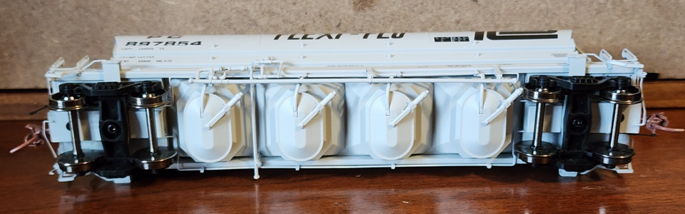 Rapido Trains Penn Central Railroad Flexi Flo Covered Hopper 897854 HO ...