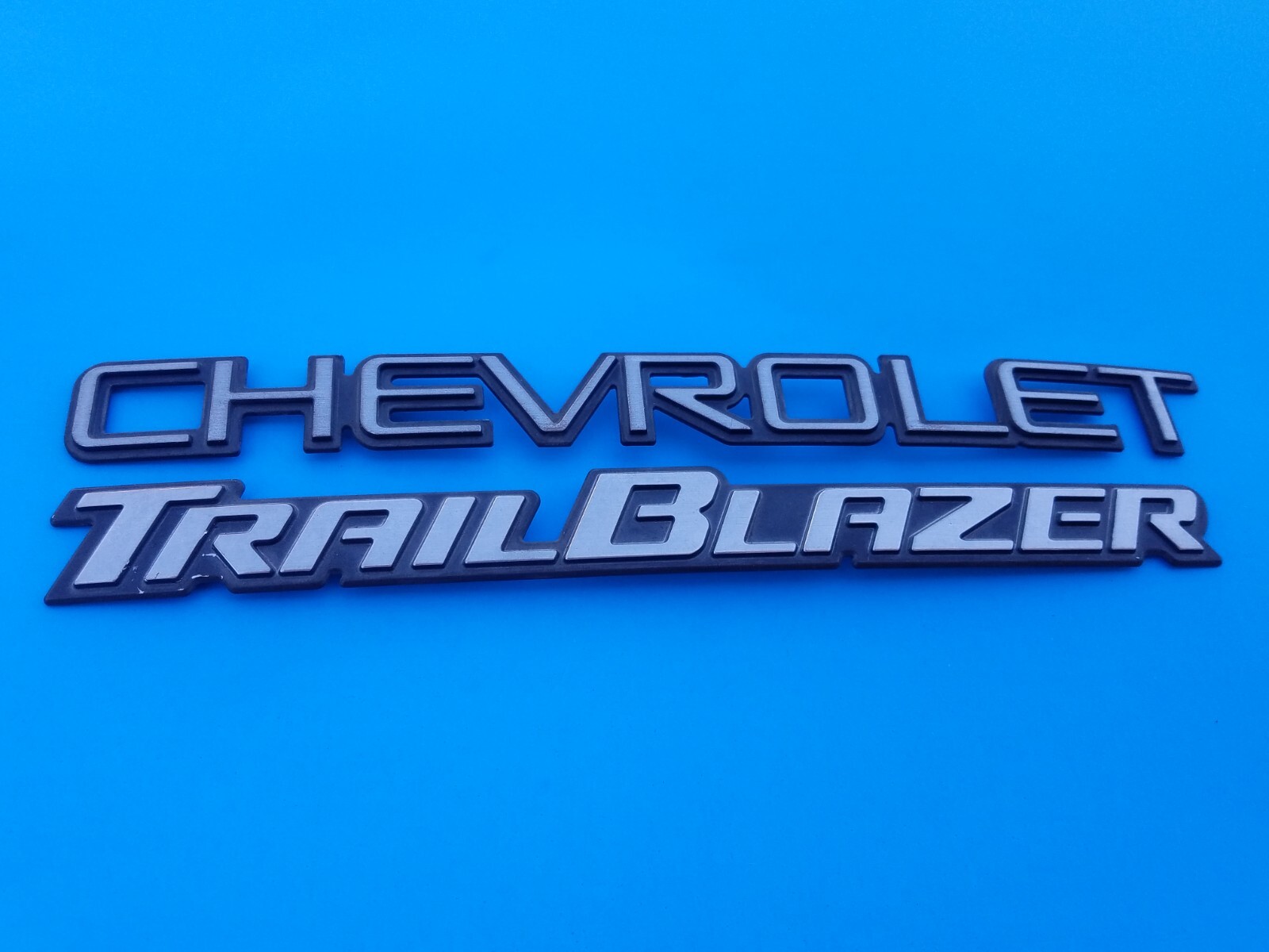 02 03 04 CHEVROLET TRAILBLAZER REAR TAIL GATE EMBLEM LOGO BADGE SET OEM ...