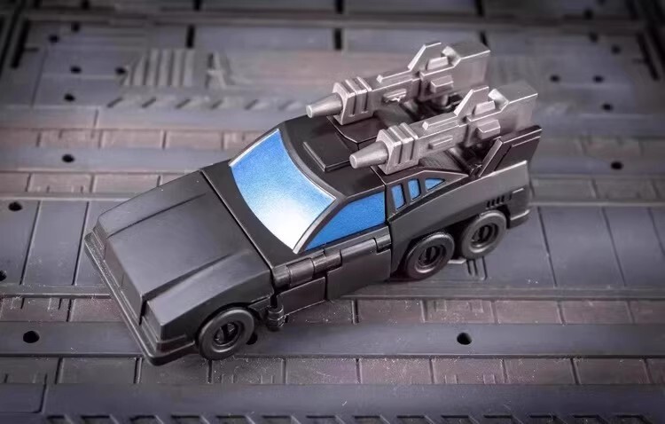 Metroplex Guardian robot Scamper & Six-Gun mini Transformable Action ...