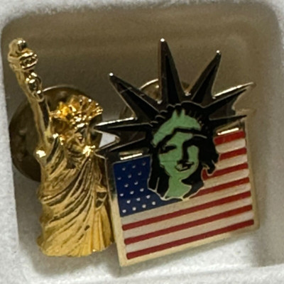 Lot of 2 Statue of Liberty 1x with 1x without Flag Vintage Tack Pin T ...