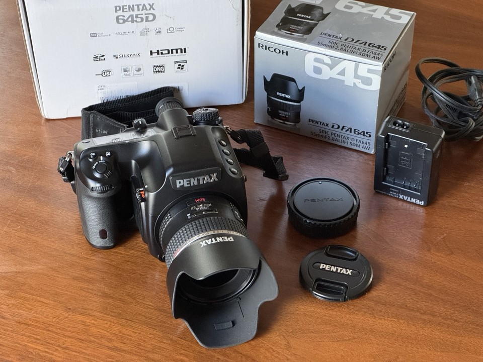 Count 372 Pentax 645D Kodak CCD Digital Camera with Pentax-D FA 55mm F ...