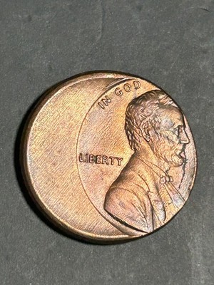 US Mint Major Error Lincoln Cent Off Center Strike Error Coin. BU 50% ...