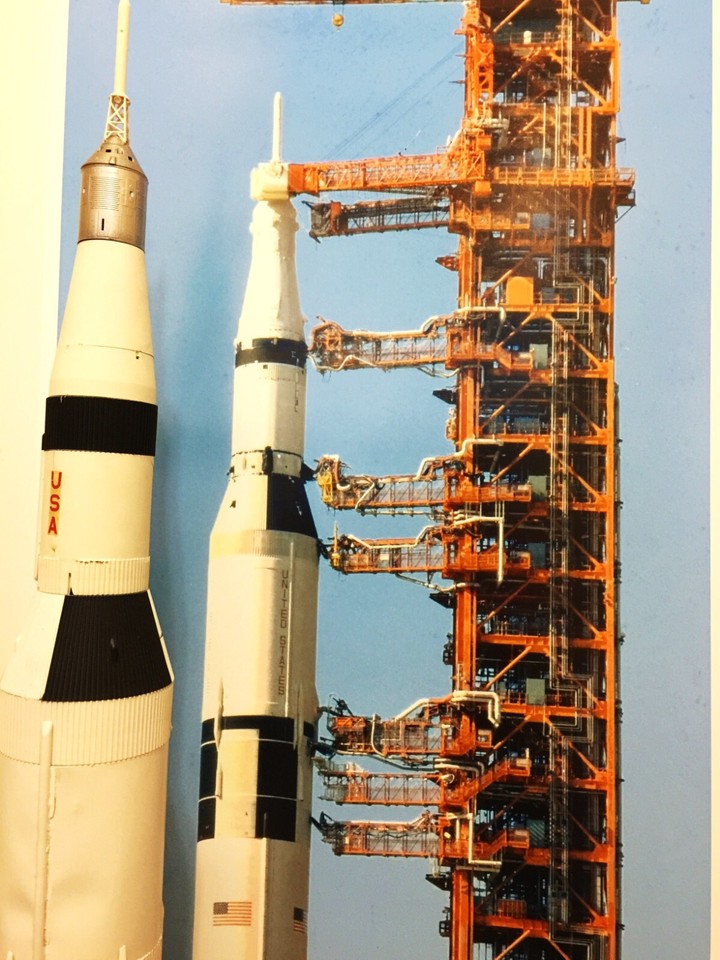APOLLO 11 17 Star saturn v launch tower Trek Computer model space prop ...