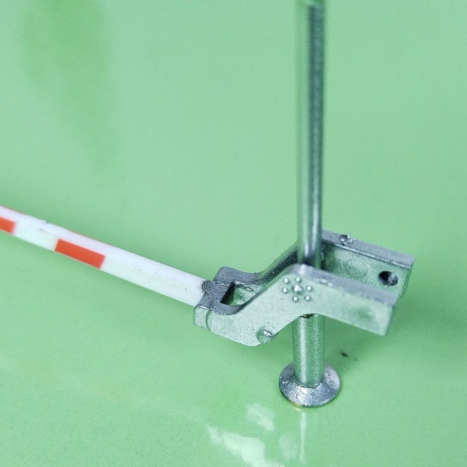 2 x HO scale model railroad grade crossing arm gate stop lever sign ...