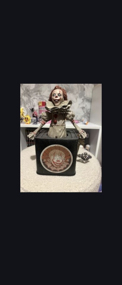 Gallery Diorama Pennywise-in-a-Box "It Chapter 2" Burst 11" Figurine ...
