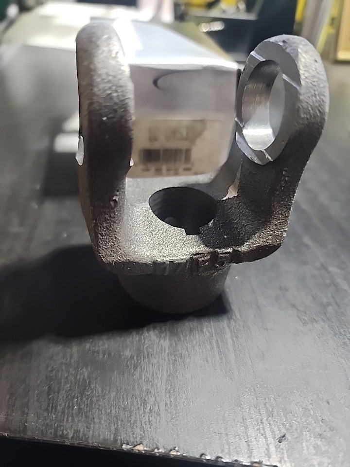 Neapco 10-0453 Power Take Off End Yoke .875" Round PTO Yoke .188" Key 3 ...