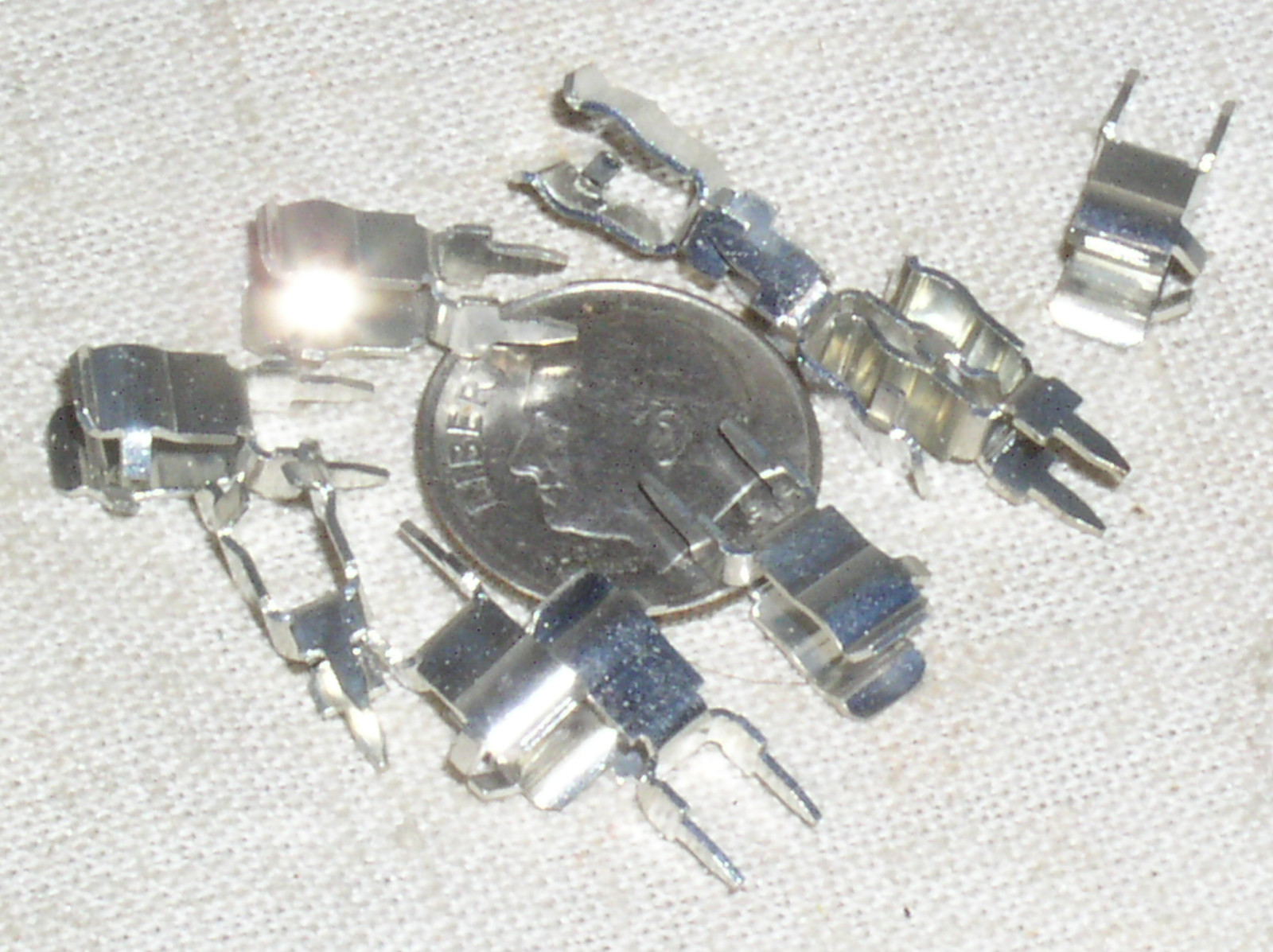 10 NEW LITTELFUSE 01000056H H100056 BK/1A5018-10-R PCB 5MM FUSE CLIP ...