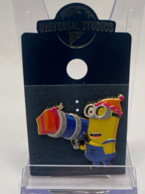Universal Studios Despicable Me Minions Holiday 24 2024 Kevin Pin | eBay