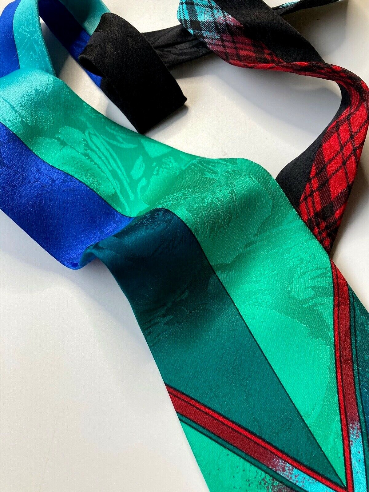 GIANNI VERSACE VINTAGE '90s MODERN ART INITIAL V TIE … - Gem