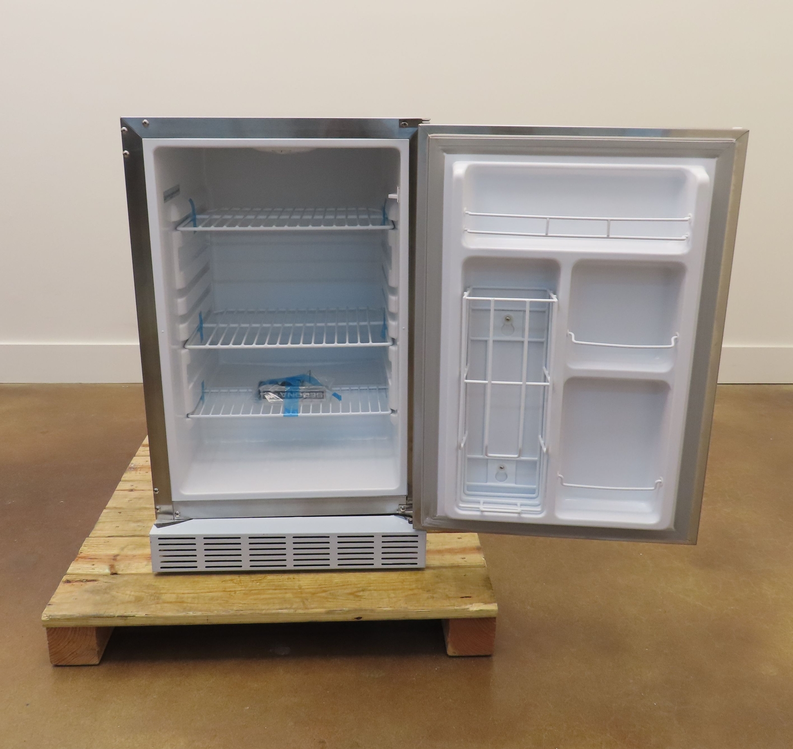 Broilchef Premium RF40D Stainless Steel 4.1 Cu.Ft. Outdoor Compact ...