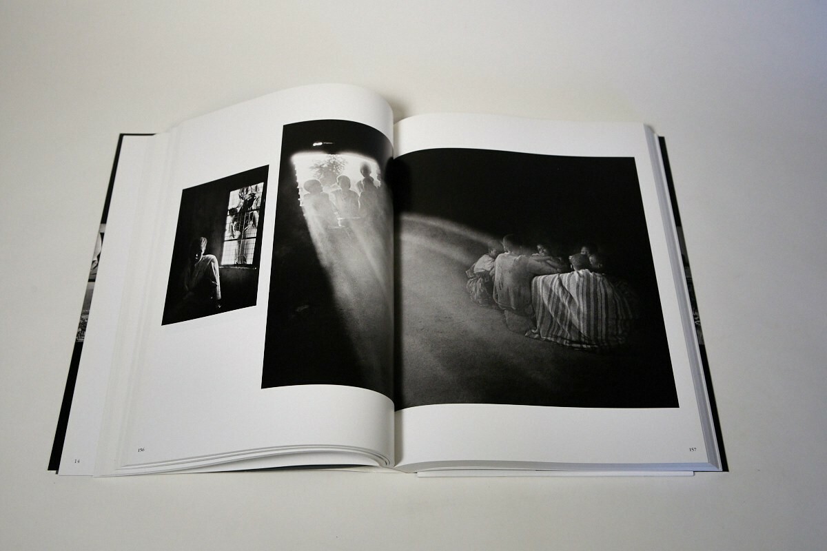 Sebastião Salgado: Migrations: Humanity in Transition Soft Cover ...