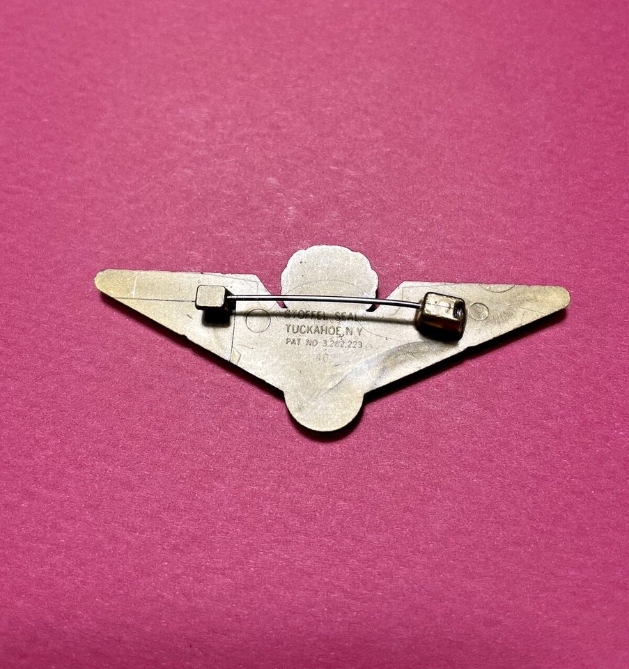 TWA AIRLINES JUNIOR PILOT WINGS PIN GOLD TONED RED ENAMEL VINTAGE ...