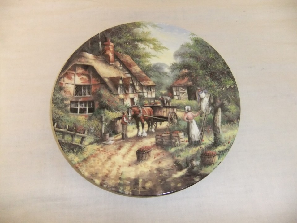 Wedgwood COUNTRY DAYS Chris Howell's fine bone china collector plates ...