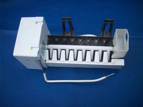 USED OEM Icemaker GENUINE GE WR30X0327 White Ice maker / makes 8 radius ...