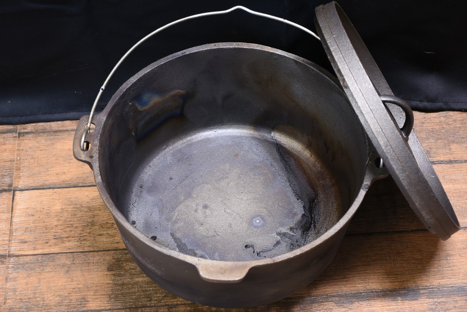 WENZEL 1887 Cast Iron Footed Dutch Oven Roaster Camping Pot w/ Lid ...