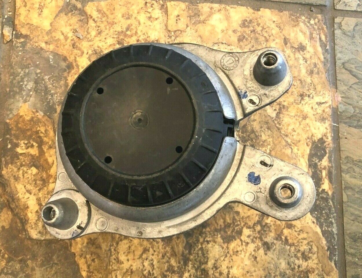 2017-2020 MERCEDES C300 4Matic Base LEFT ENGINE MOTOR MOUNT, 2052407600 ...